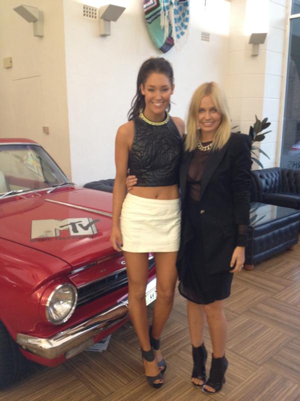 Alyssa in Wonderland: Check out the last image, FAV!