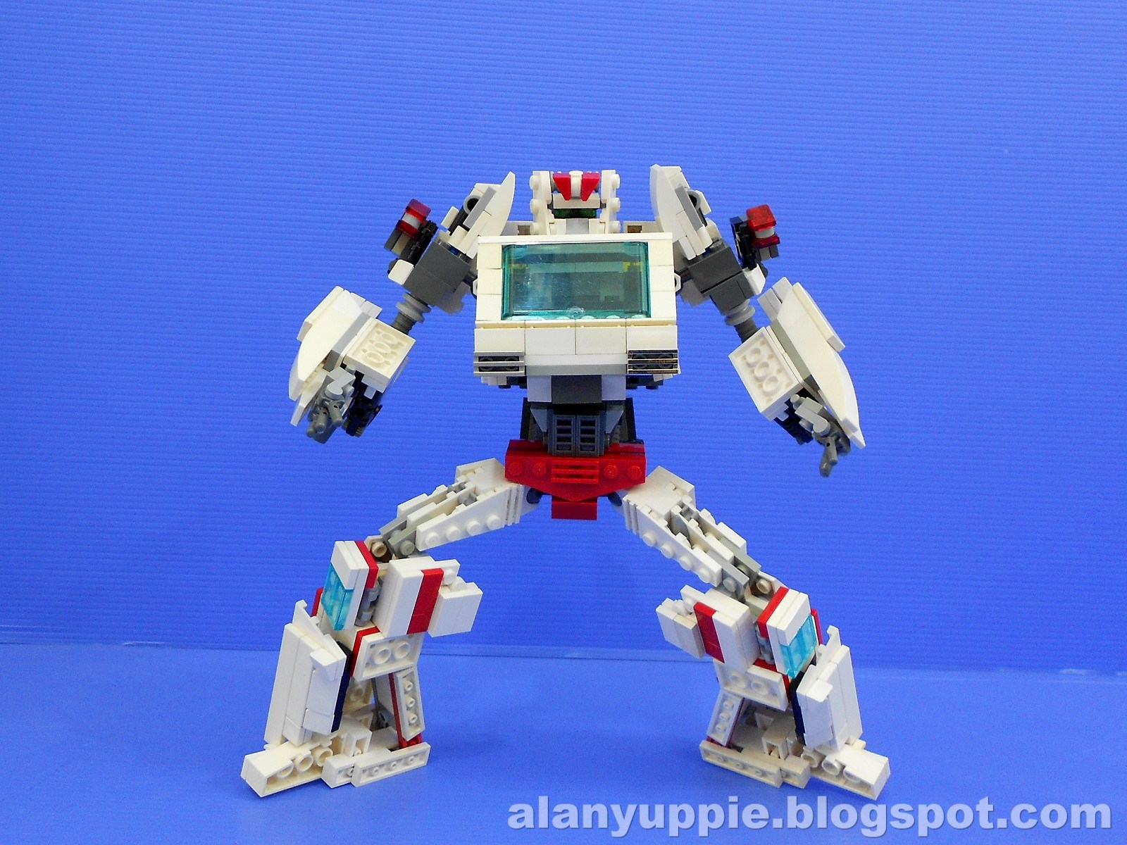 Alanyuppie's LEGO Transformers: LEGO Ironhide and Ratchet Part 2 - Bot ...