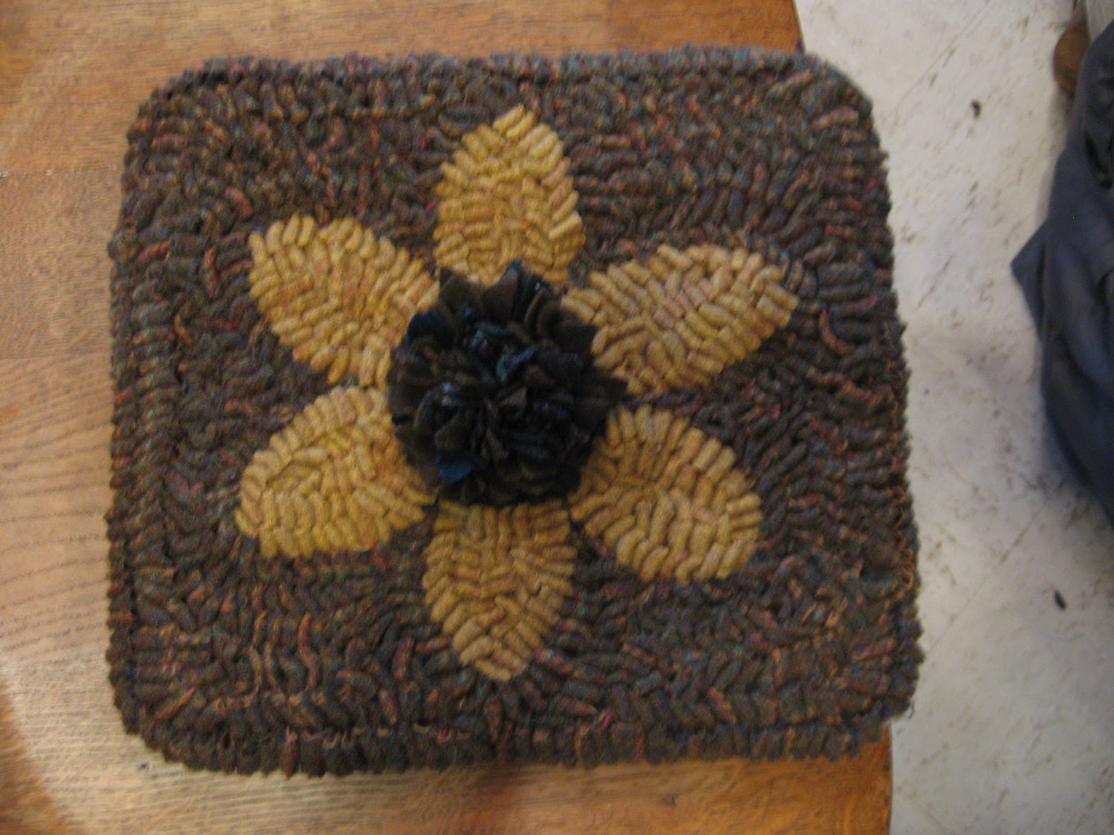 Country Freckles: WIDE TORN RUG CLASS