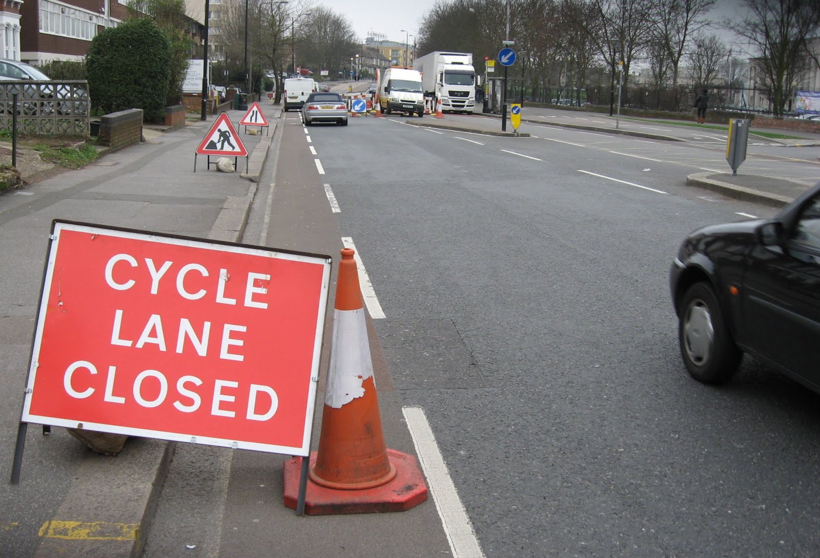 Crap Cycling & Walking in Waltham Forest: Cycle lane obstructed by ...
