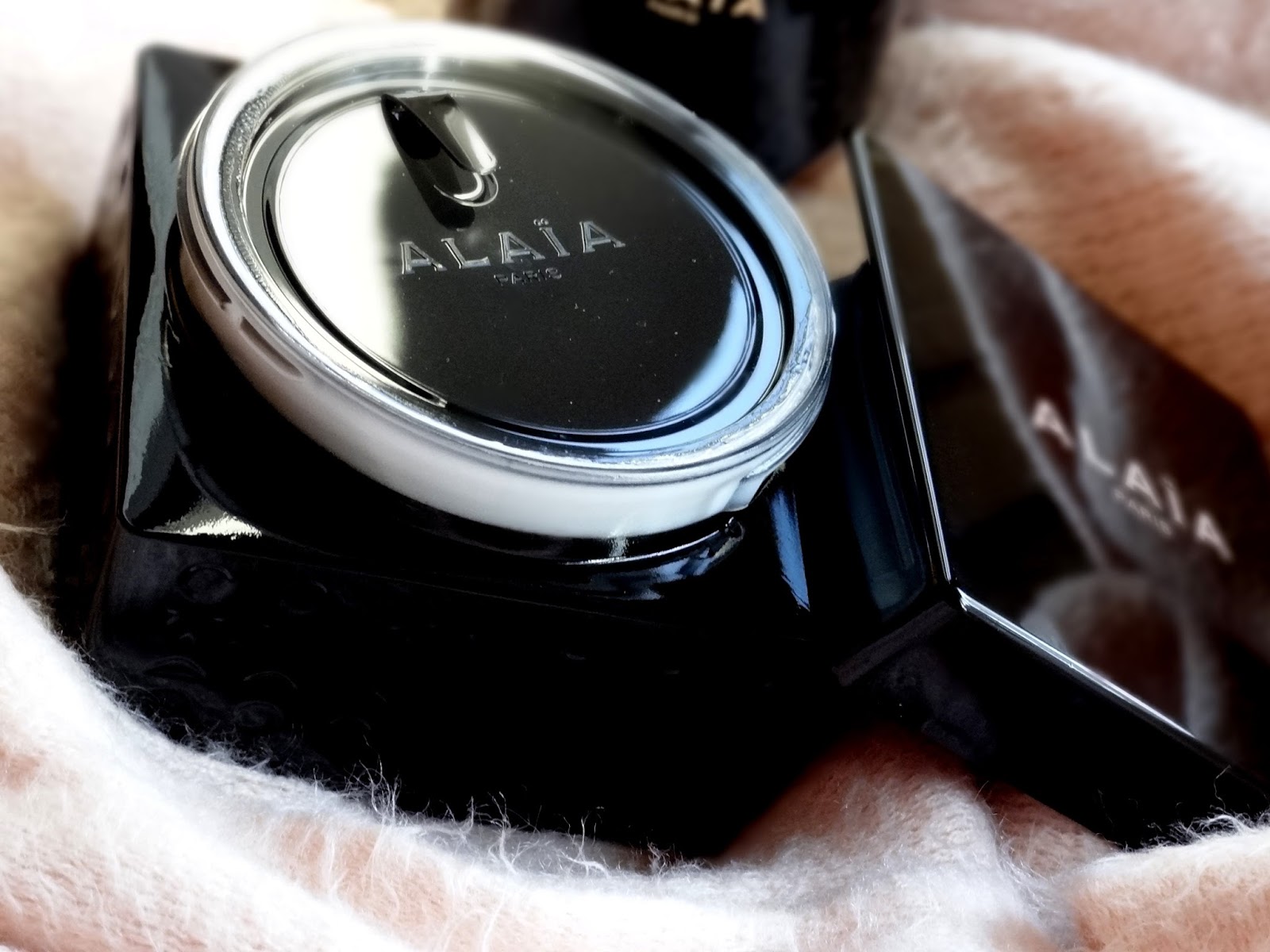 Makeup, Beauty and More: Alaia Paris Scented Body Cream and Candle