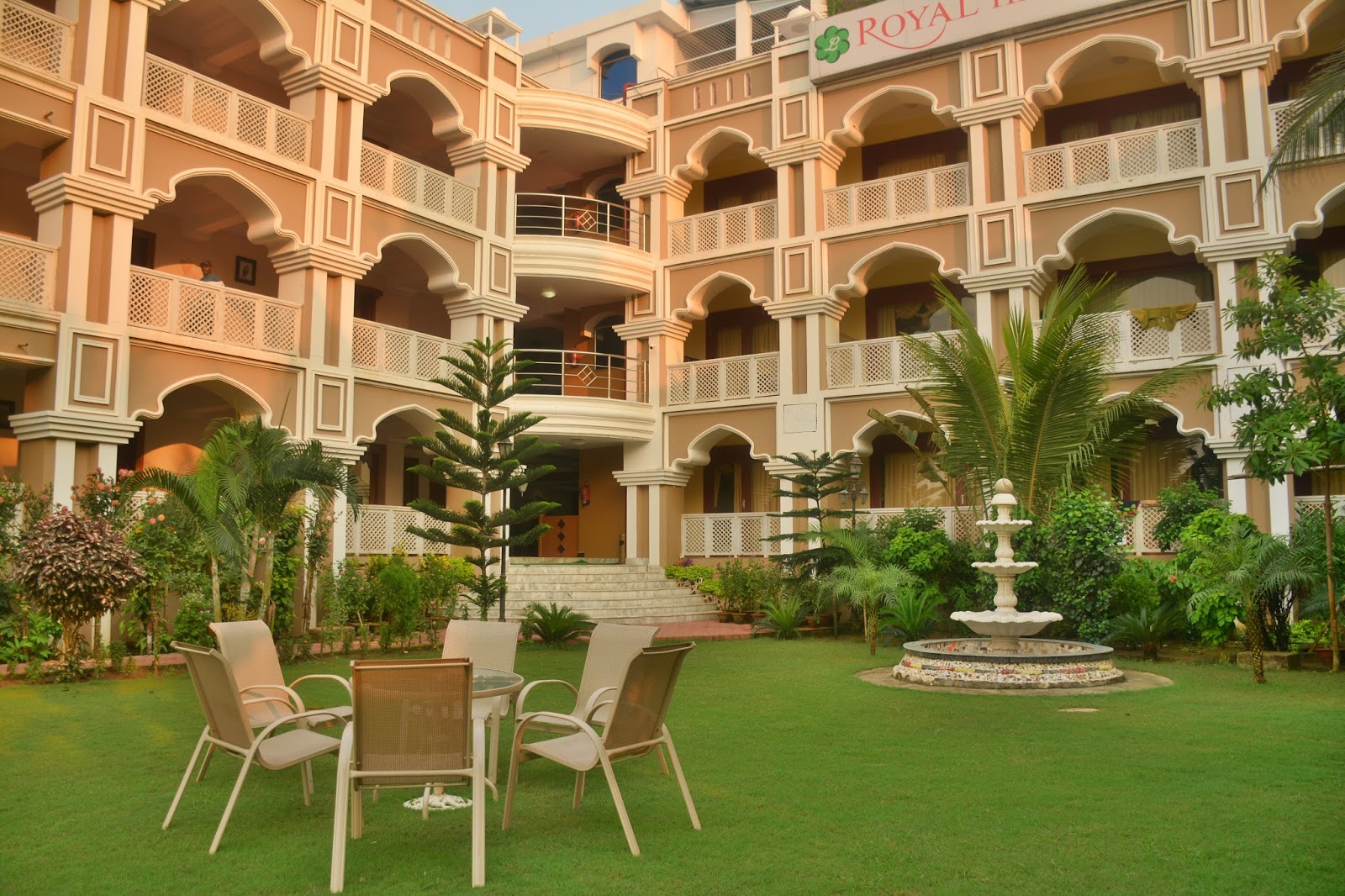 LUCKY INDIA ROYAL HERITAGE: THE LUCKY PALACE ROYAL HERITAGE, PURI