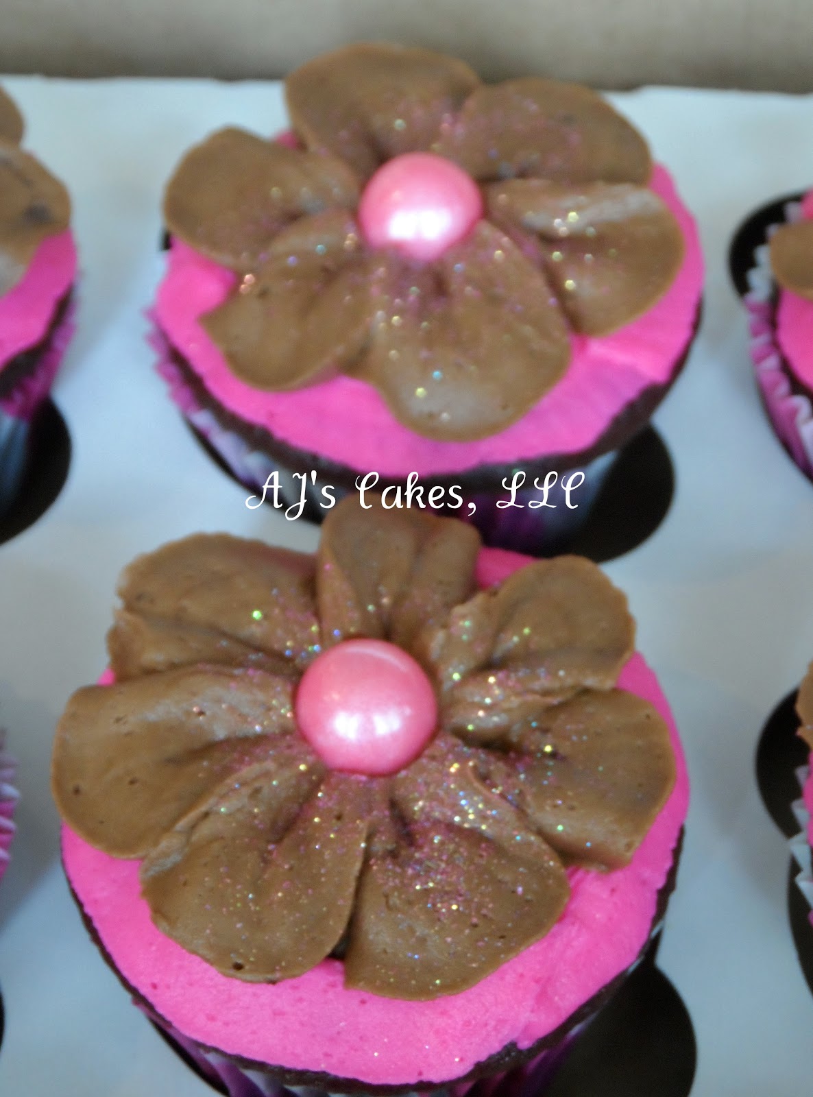 AJ's Cakes: Buttercream Flower Cupcakes!