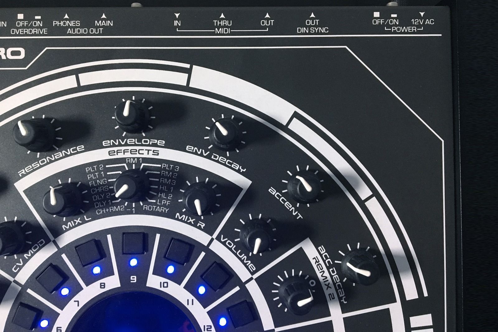 MATRIXSYNTH: Future Retro Revolution - Analog Monophonic Synthesizer