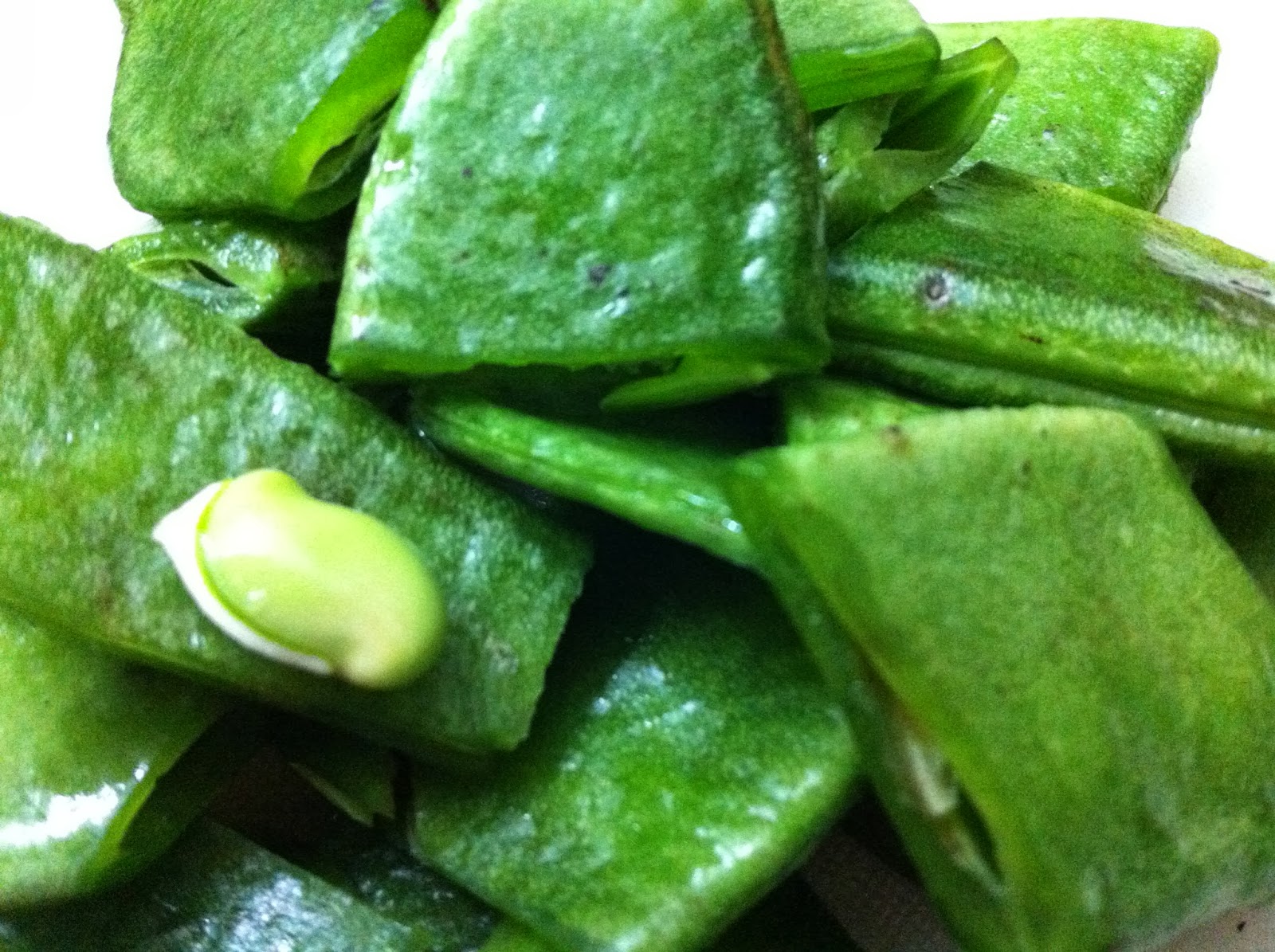 Pocket full of Spices: Shorshe Sheem aka Seim Beans with Mustard Paste