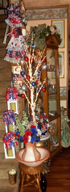 DEBBIE-DABBLE BLOG: Patriotic Tree #3 and Patriotic Crafting!!