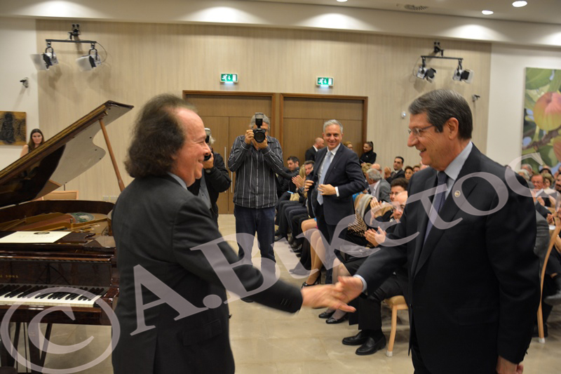 Ιδιωτική Οδός: Ο ΜΕΓΑΛΟΣ ΠΙΑΝΙΣΤΑΣ ΚΥΠΡΙΑΝΟΣ ΚΑΤΣΑΡΗΣ ΤΙΜΗΘΗΚΕ ΑΠΟ ΤΟΝ ...