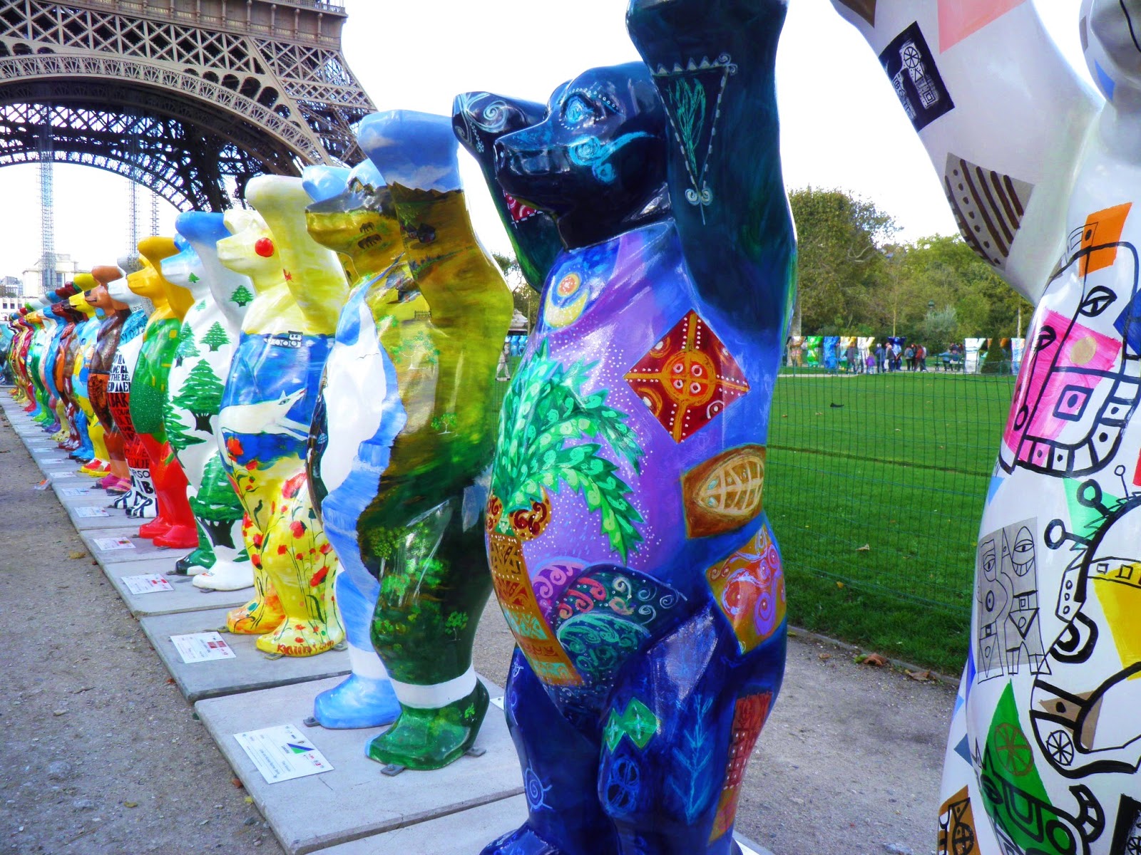 The United Buddy Bears - Parisian touch