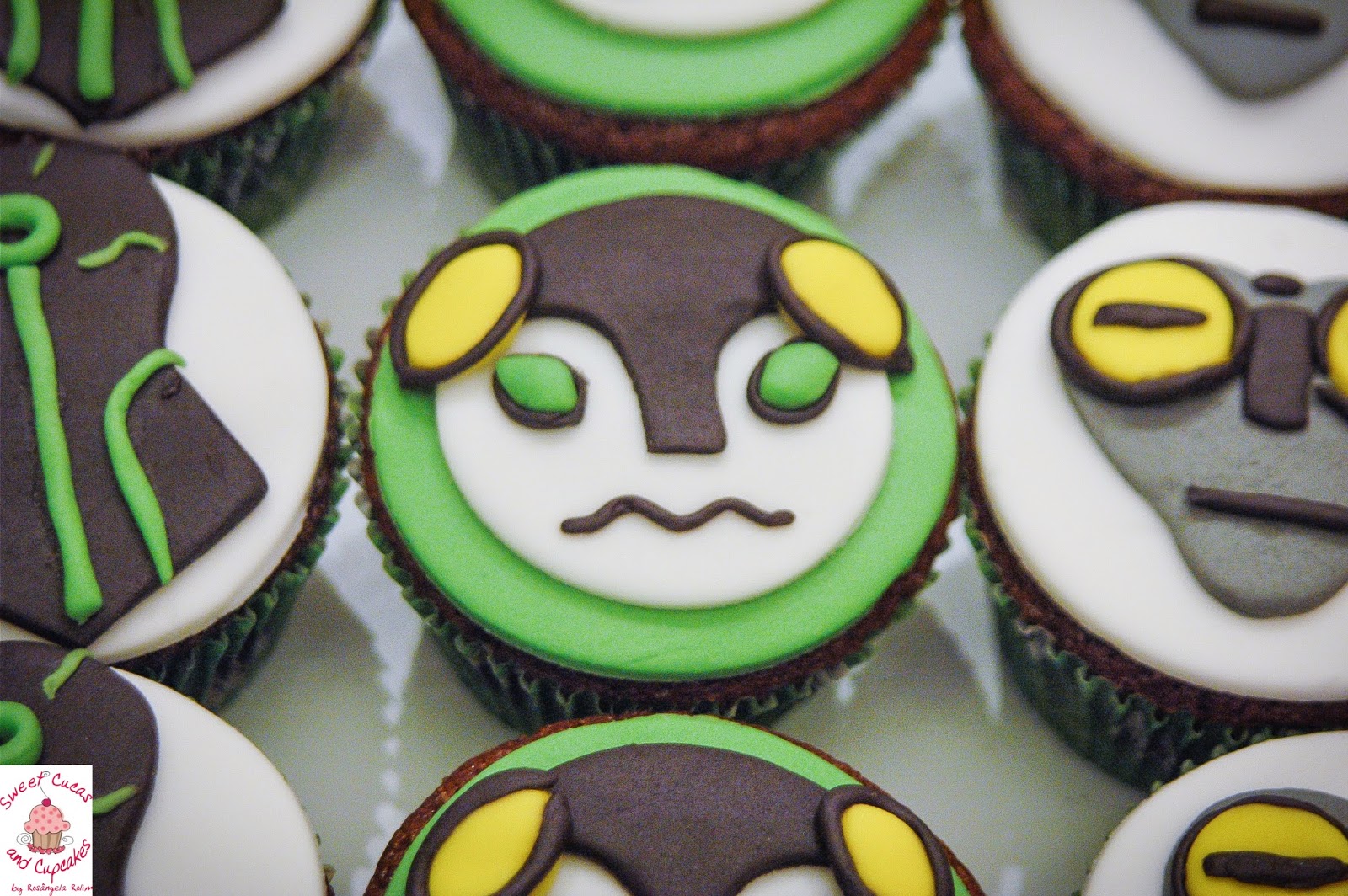 Sweet Cucas and Cupcakes by Rosângela Rolim: Cupcakes e Pop Cakes Ben 10