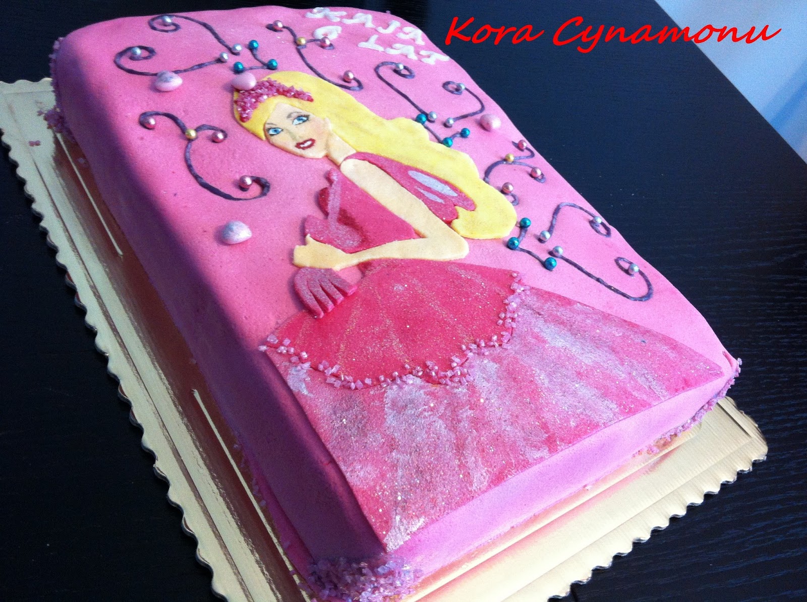 Kora Cynamonu : Tort Barbie i magiczne baletki