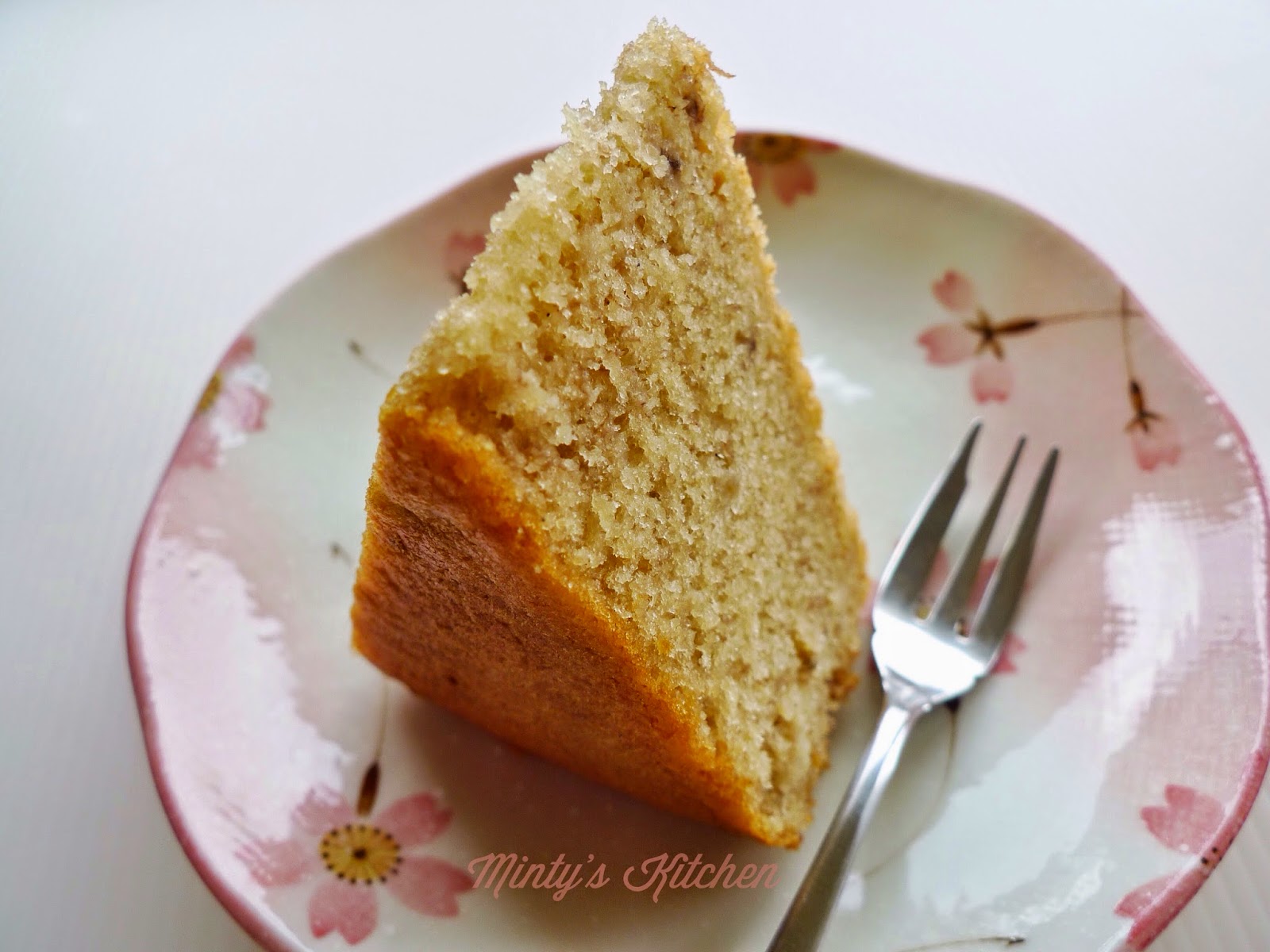 Minty's Kitchen: Banana Sponge Cake