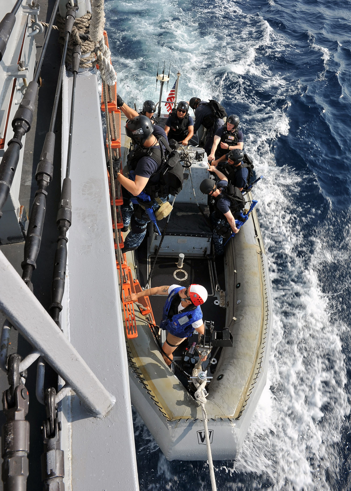 Awak Kapal Perang TNI AL dan U.S. Navy Gelar Latihan VBSS | Pertahanan ...