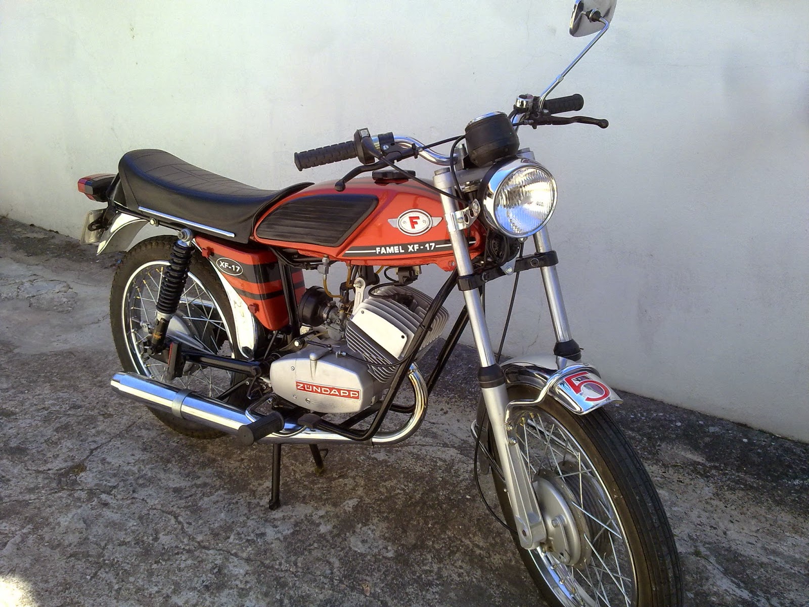 F A M E L: Famel XF17 - Victor Fernandes