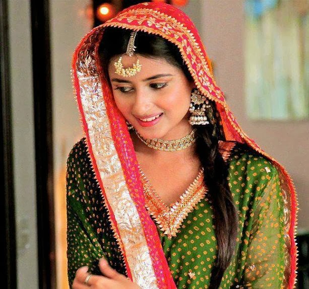 Sajal Ali HD Wallpapers-Show Biz Pakistan