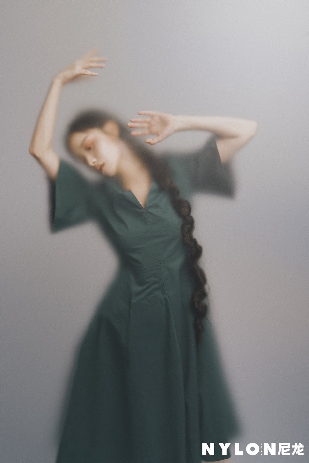 China Entertainment News: Ni Ni poses for photo shoot