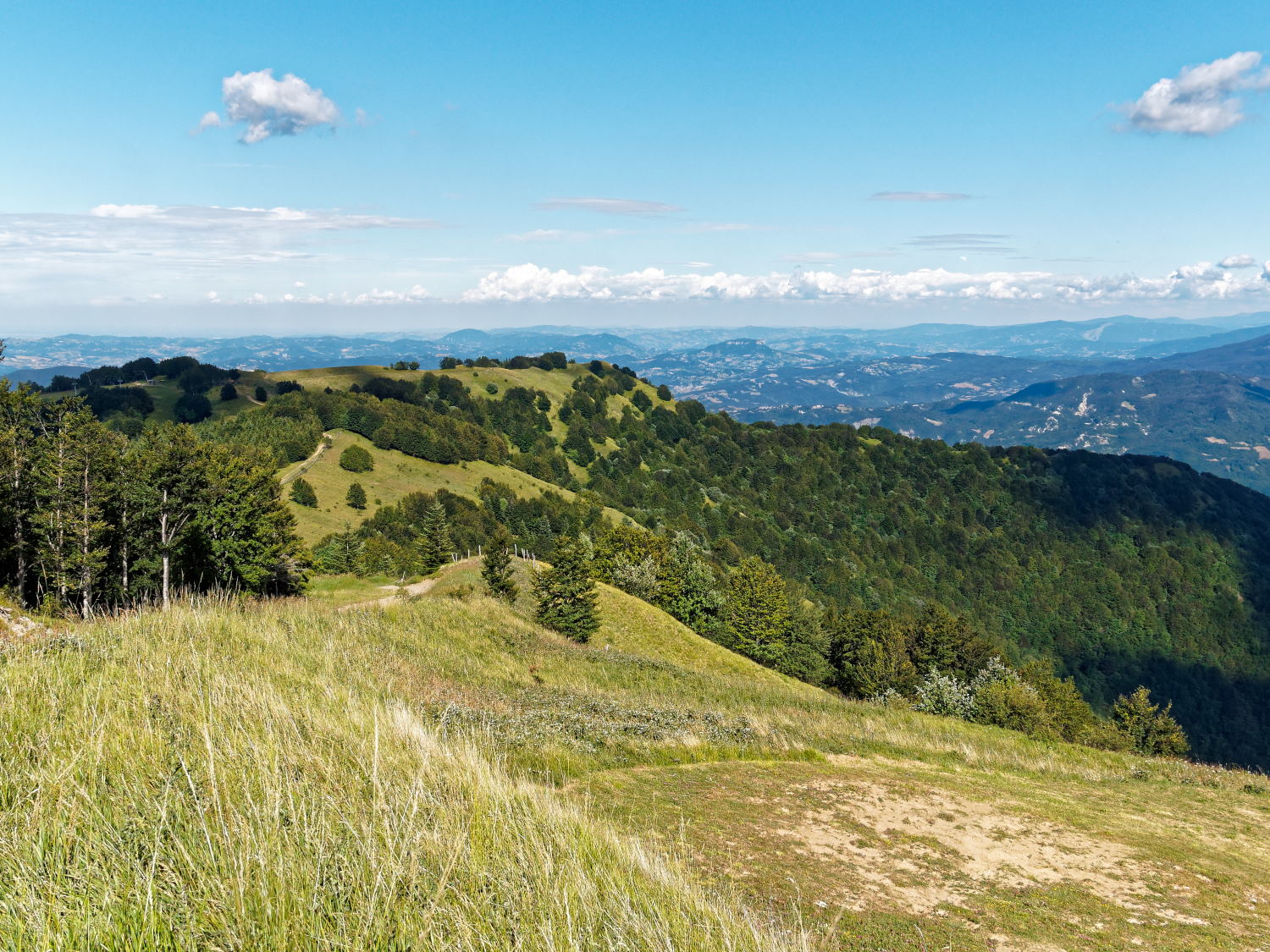 NIGEL'S RAMBLES: Schia. A hill with a view.