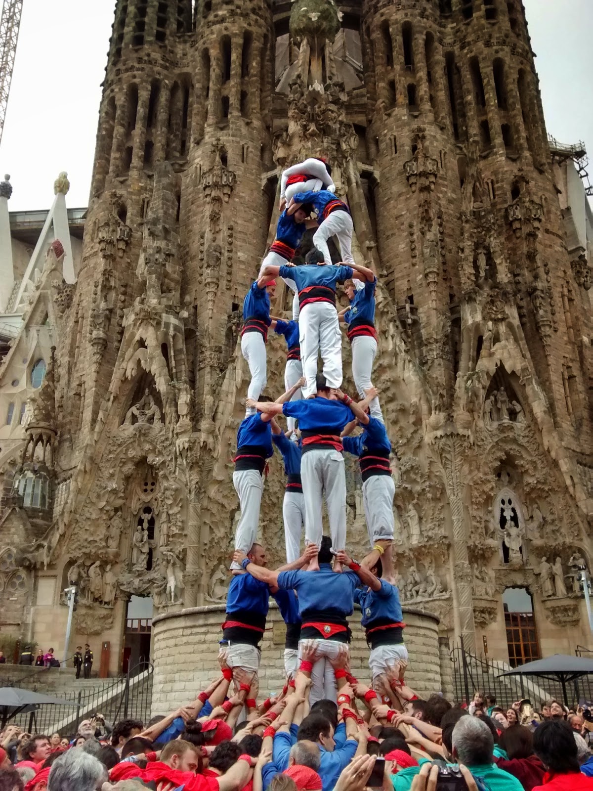 Becoming Barcelonians: El castell: a Catalan tradition