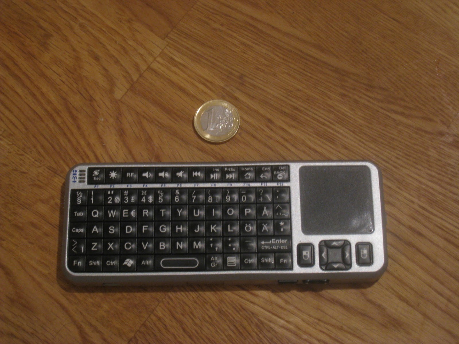 This wireless keyboard and mouse combo doesn't look impractical at all ...