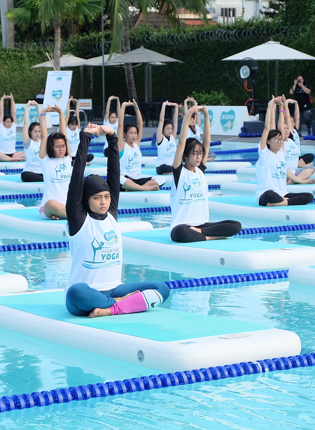 Serunya Floating Yoga di Atas Air bersama Pristine 8+ — APRIJANTI