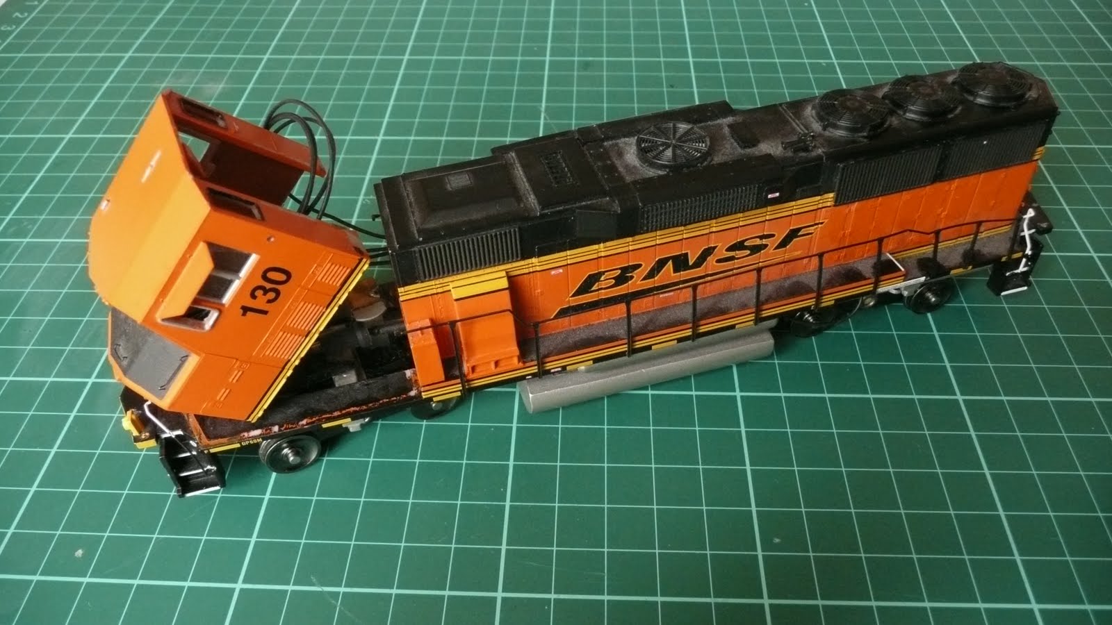 HO Scale Model Railroading in the UK: Removing the 'M' from GP60M