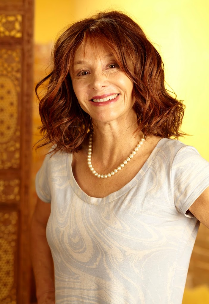 Claudia Loewenstein is a Journalist