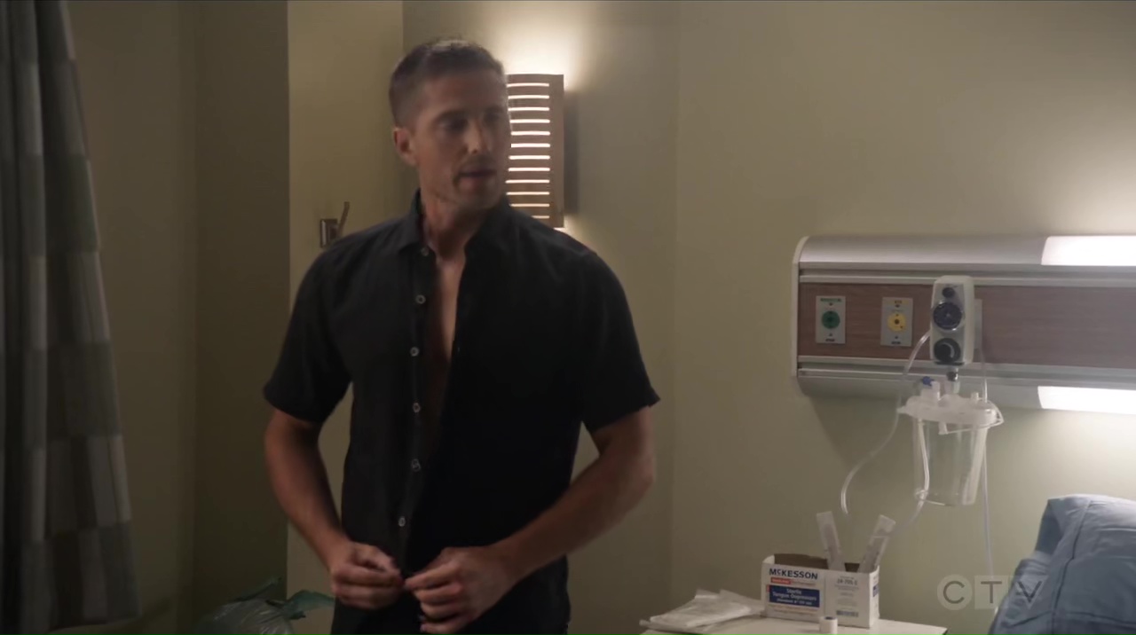 ausCAPS: Eric Winter shirtless in The Rookie 1-02 "Crash Course"