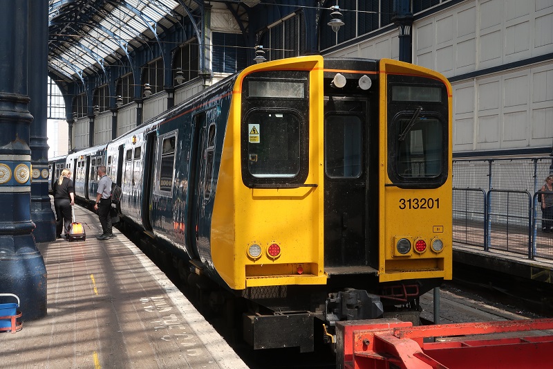 Chris Ford model railways: Class 313s in BR blue livery