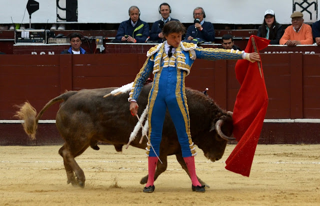 VUELTA AL RUEDO: TEMPORADA EN BOGOTÁ - La terna, a hombros en la Santamaría