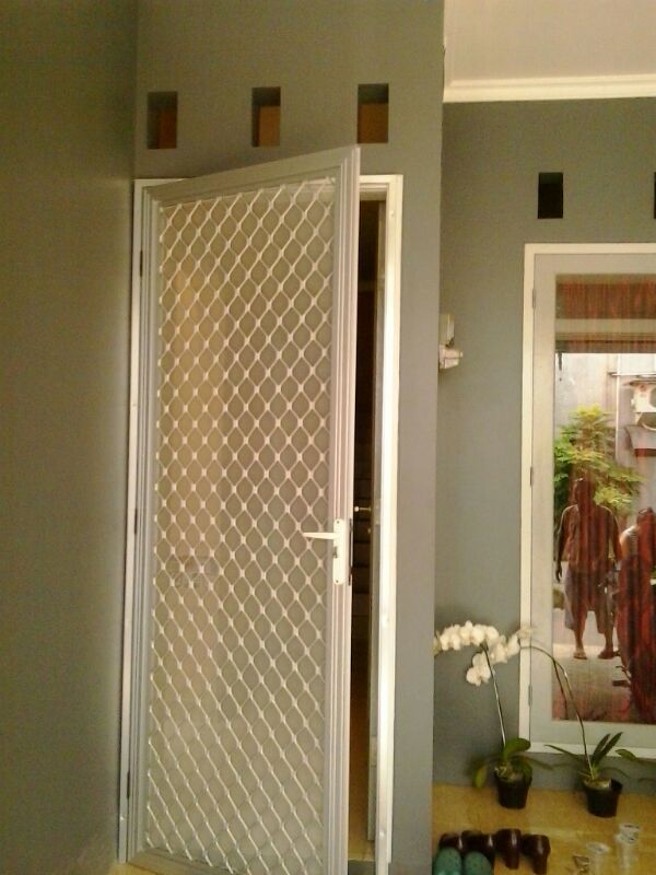 UTAMA ALUMINIUM DAN KACA: Pintu expanda aluminium