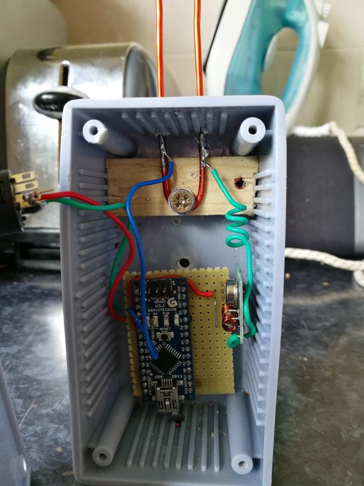 Makers eXperimenters and Operators: Simple 70cm Fox Hunt Transmitter