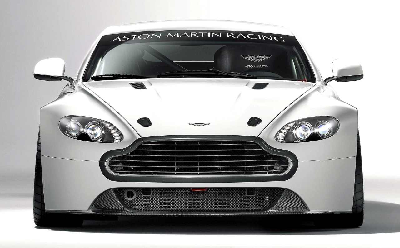 InstaCarros: Este es un prototipo del Aston Martin Vantage GT4