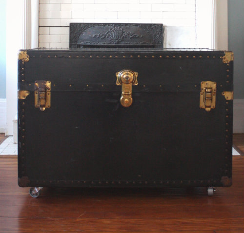 Before & After: From Throw-away Trunk to Repurposed TV Stand | 17 Apart