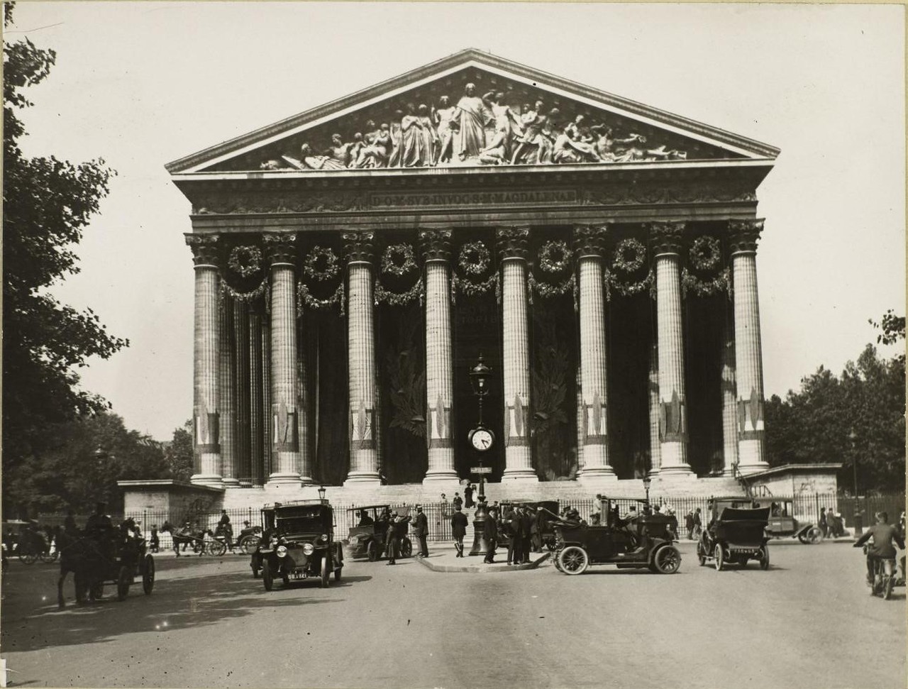 The War Seen From the Street: Rare and Astonishing Photos Document ...