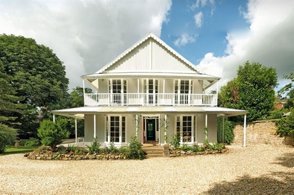 Lee Caroline - A World of Inspiration: Colonial Cottage - The last of ...