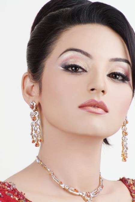 Pakistani Fashion Model Sadia Khan Full Profile & Pictures ~ The ...
