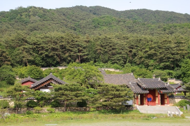 Travel Gwangju: [Gwangsan-Gu/Attraction] Wolbong Seowon