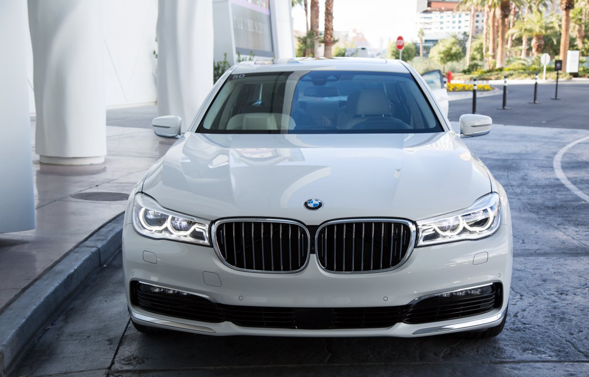 OS DEZ CARROS MAIS LUXUOSOS DO MUNDO