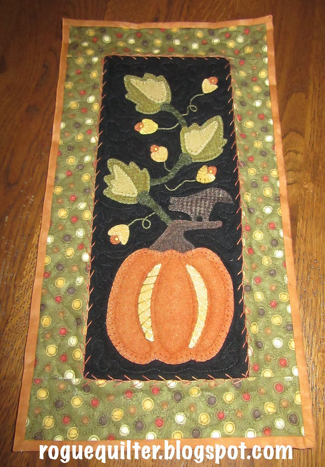 rogue quilter: Marvelous Mini Flimsy and some sundry things