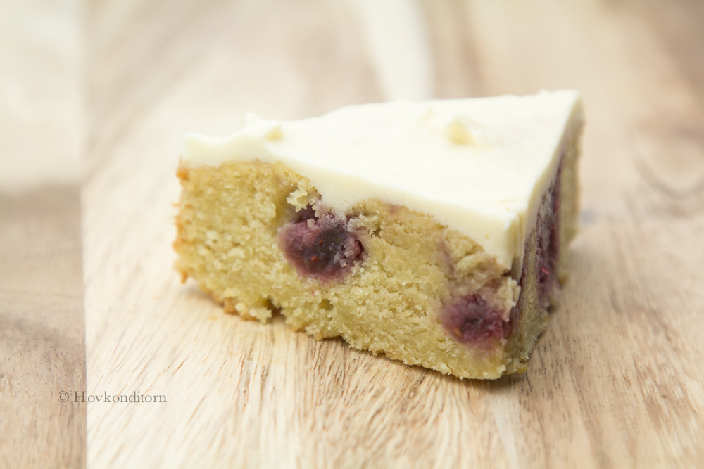 Mazarin Cake with Raspberry