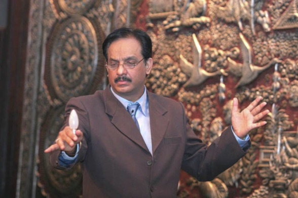 Mr. Narayana Murthy personally invites Deepak RAO to present his ‘Extra ...