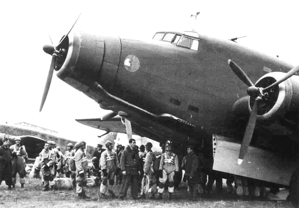 nhungdoicanh: Savoia-Marchetti SM-82 Canguru