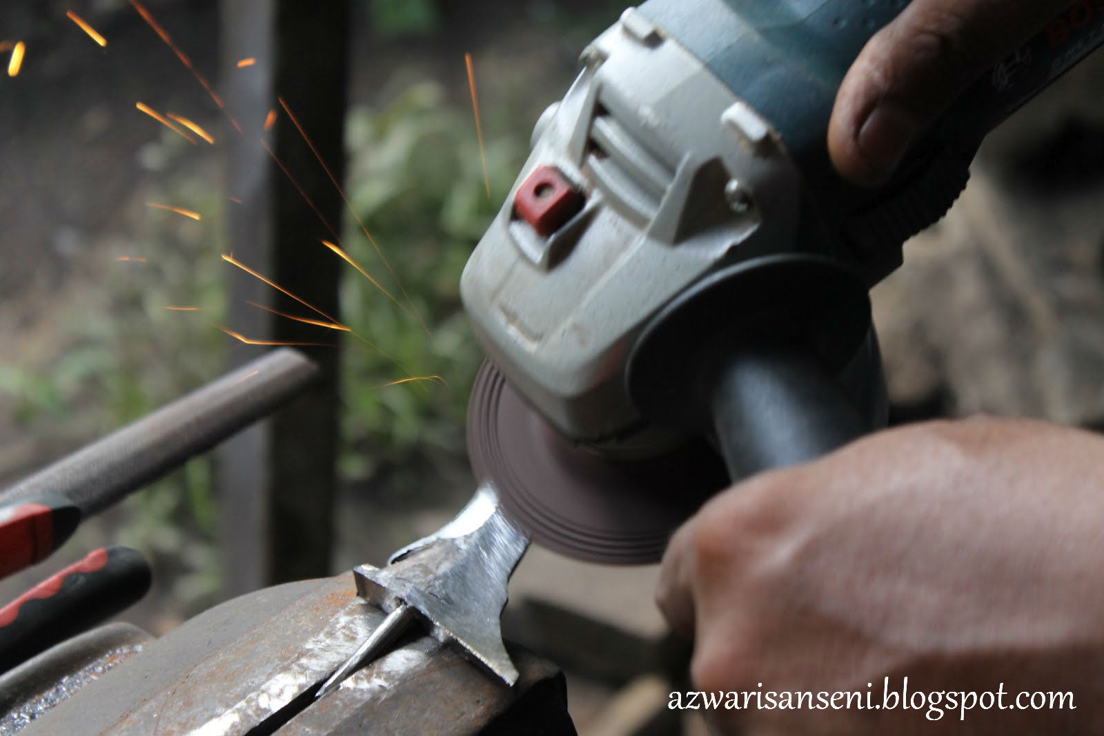 Seni Senjata Melayu: Proses Mencanai @ Grinder Besi
