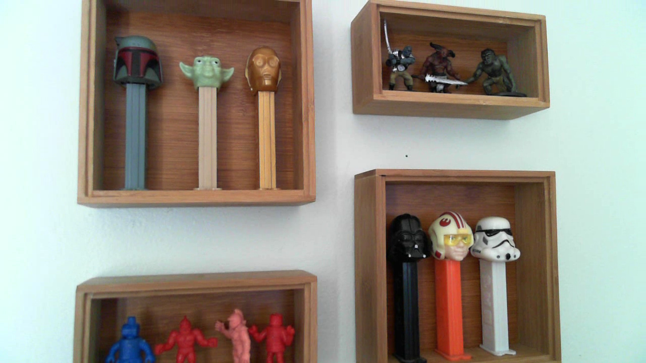 ROFL Initiative: Make-it Monday: DIY Miniature Display Case