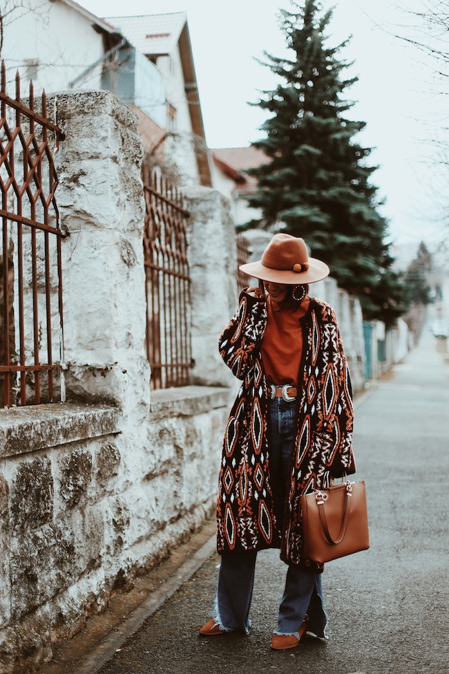 Jeansii evazati intr-o tinuta boho chic | Sandra Bendre