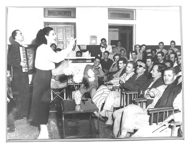 Η ΦΩΝΑΡΑ ΤΟΥ ΣΑΡΑΝΤΑ... Η ΑΘΑΝΑΤΗ ΣΟΦΙΑ ΒΕΜΠΟ ΠΟΥ ΕΜΨΥΧΩΝΕΙ ΤΟ ΣΤΡΑΤΟ ...