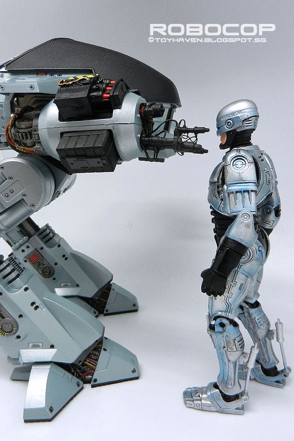 toyhaven: NECA 10-inch ED-209 and McFarlane 7-inch Robocop action ...