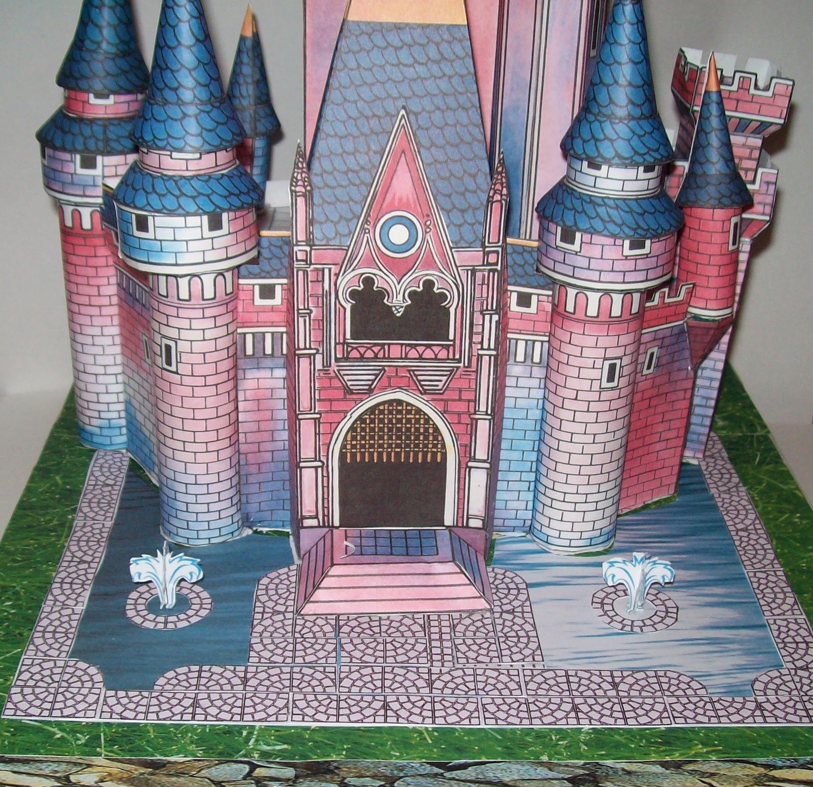 DickieRaye's Papercraft: Disney's Cinderella's Castle Part 2