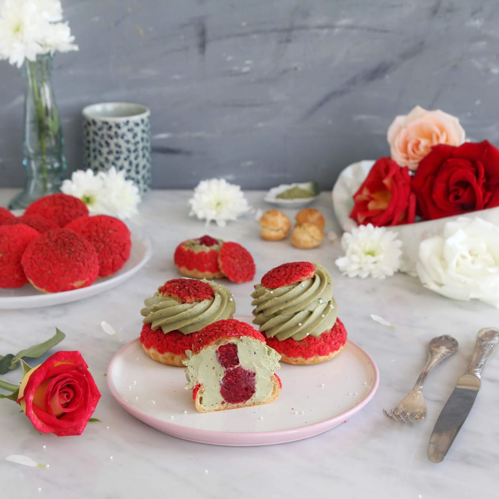Choux Matcha Framboise | Recueil Gourmand