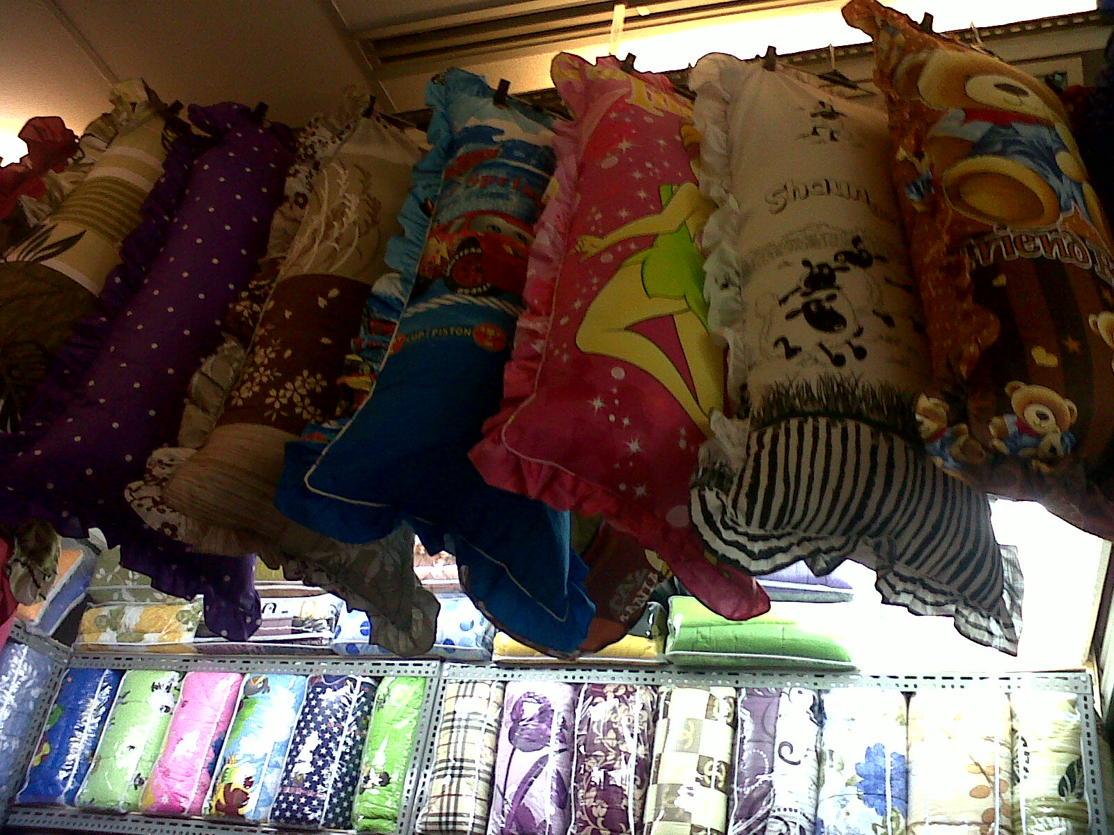 Sarung Bantal Cinta, Sprei dan Guling | Rumah Jivera