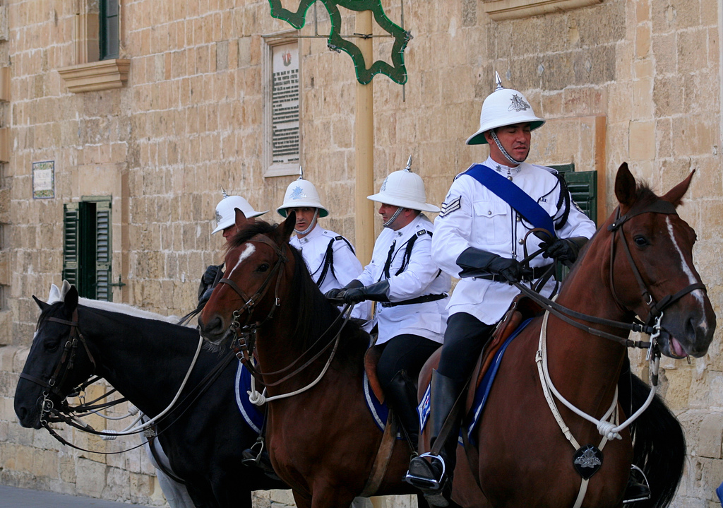 Half Windsor Full Throttle: Stylish Italian Police Uniforms - Carabinieri